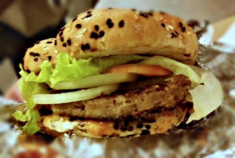 Army Navy Burger in Makati | Information and Reviews｜Gyl Magazine
